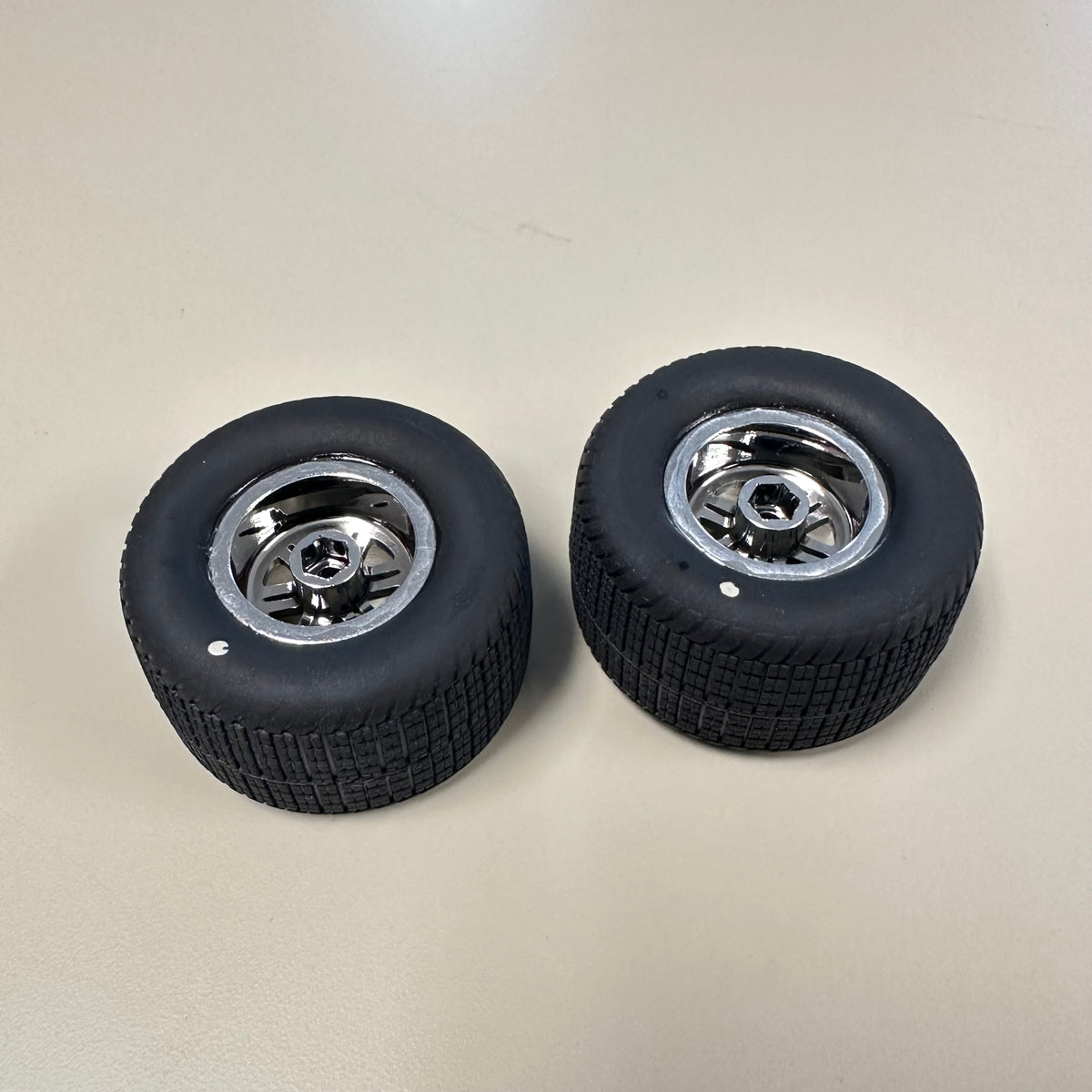 GARAGE SALE 1RC Racing Soft Hoosier Tires and Chrome Wheels, 1/18 Spri ...